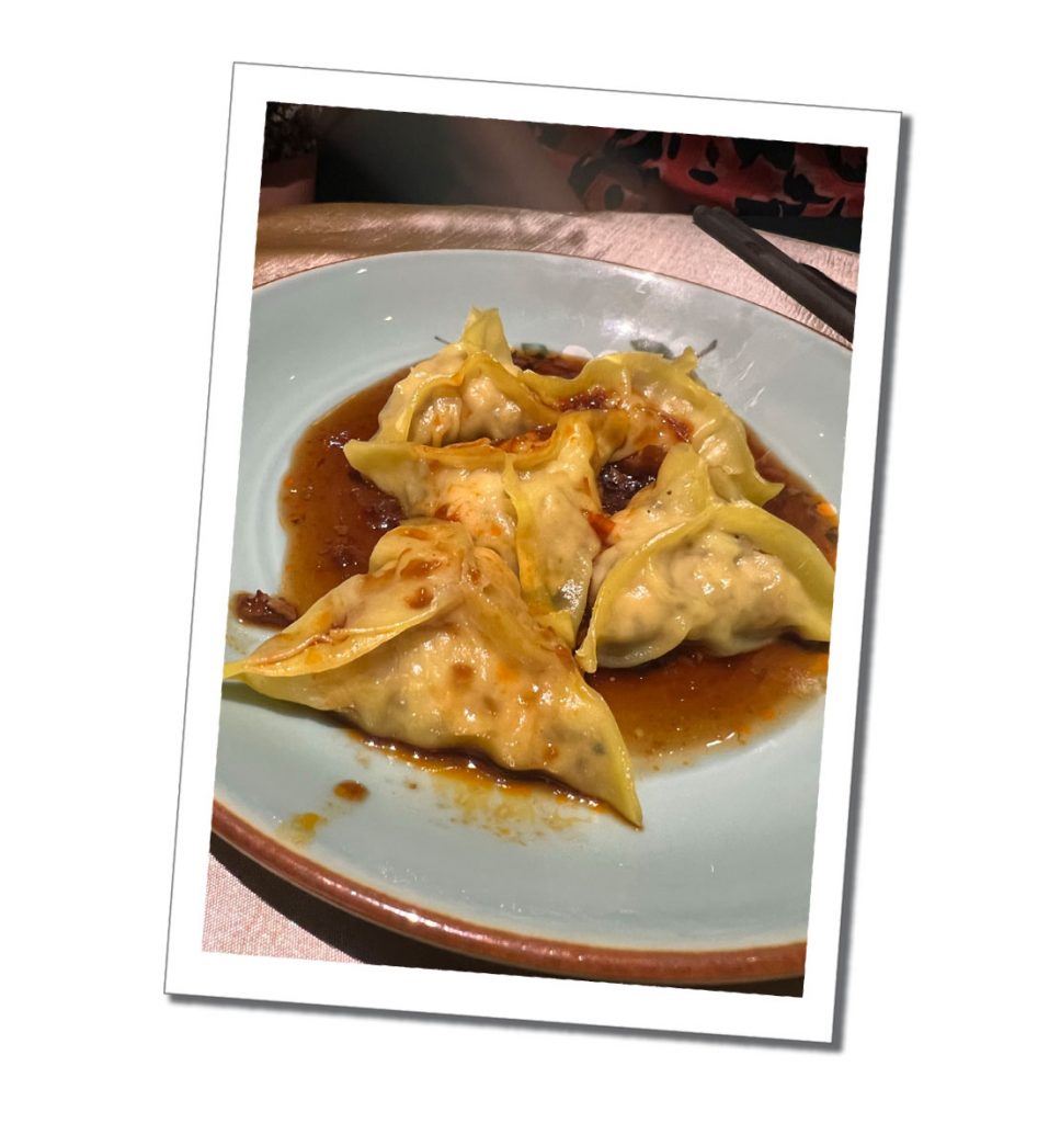 Eating Alone in a Restaurant – 21 Essential Tips for Solo Travellers ...