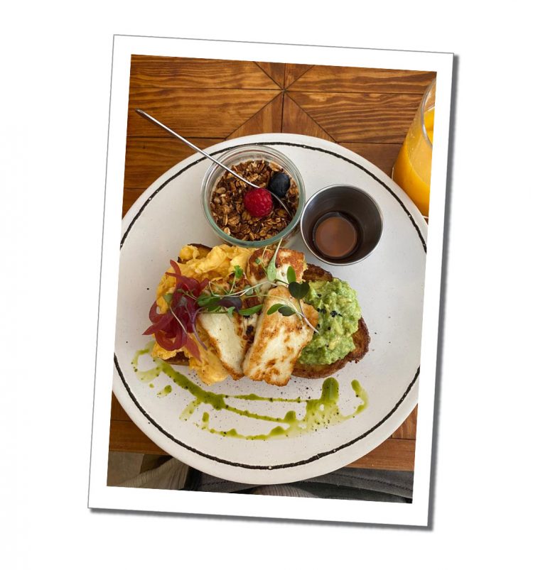 Eating Alone in a Restaurant – 21 Essential Tips for Solo Travellers ...