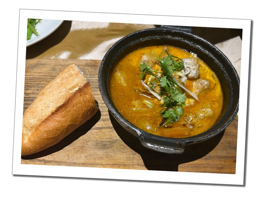 Eating Alone in a Restaurant – 21 Essential Tips for Solo Travellers ...