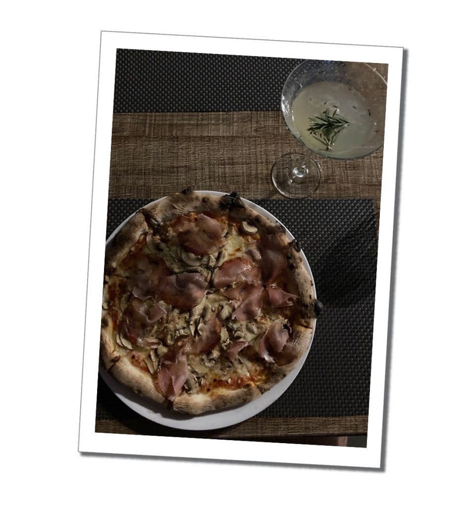 Eating Alone in a Restaurant – 21 Essential Tips for Solo Travellers ...